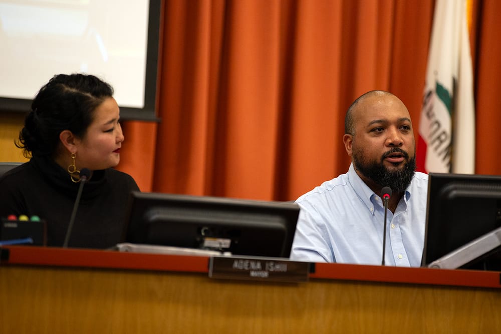 Dissent on the dais as motion from new Berkeley mayor fails